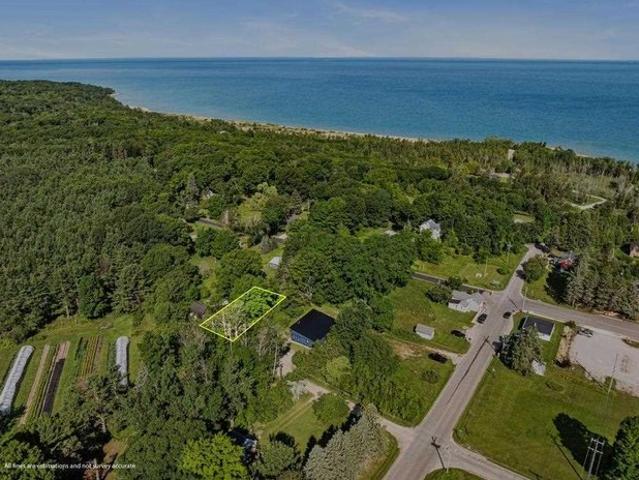 Wadsworth St, Harbor Springs, MI 49740
