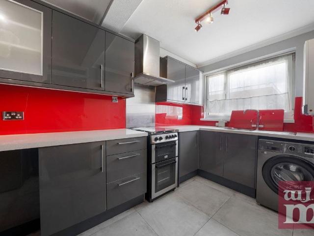 Wager Street, Mile End E3, 2 bed flat to rent, £2,300 pcm | PrimeLocation
