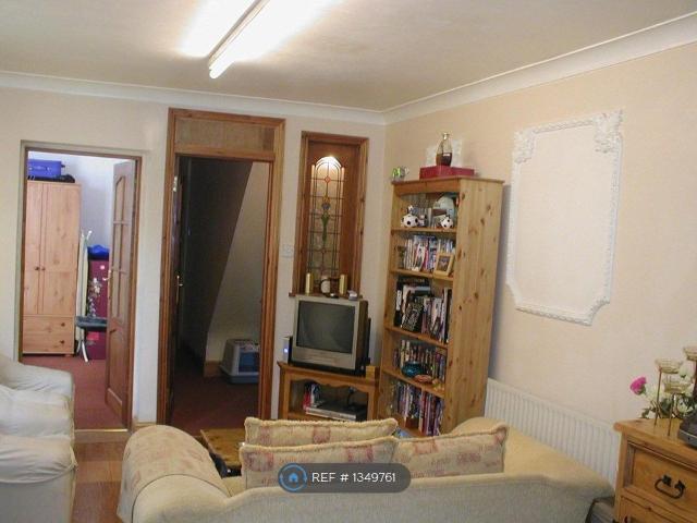 Waghorn Road, London E13, 2 bed flat to rent, £2,050 pcm | PrimeLocation