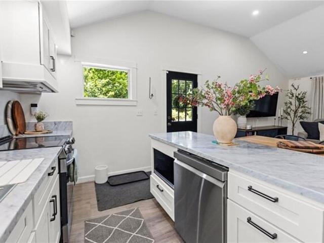 Waites Corner Rd, South Kingstown, Home For Sale