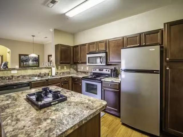 WAITL1 Vintage Creekwood Park Apartments