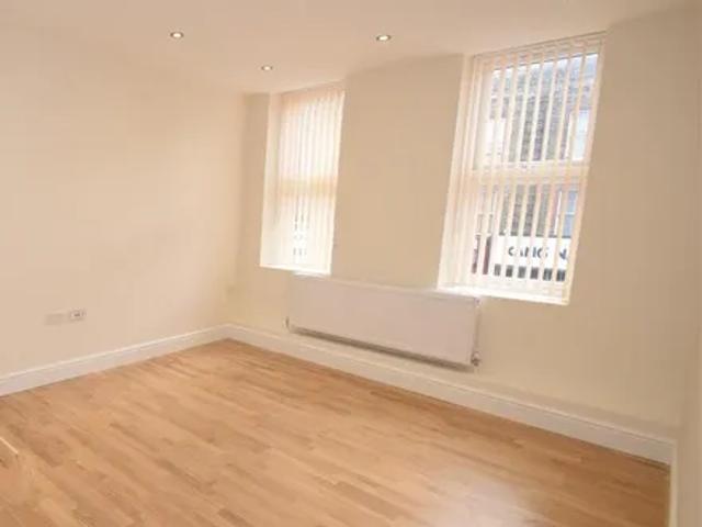 Waitrose, 24 28 High Street, London, KT3 4HE, United Kingdom | 2 bed apartment for rent #138512211 | Rentberry
