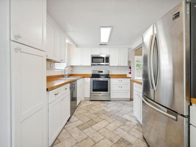 Waived move in fee. Newlyrenovated & cozy Jacksonv