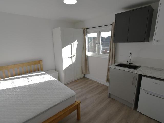 Waid Close, Dartford DA1, Room to rent, £900 pcm | PrimeLocation