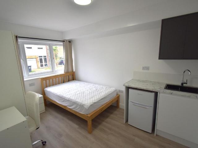 Waid Close, Dartford DA1, Room to rent, £995 pcm | PrimeLocation
