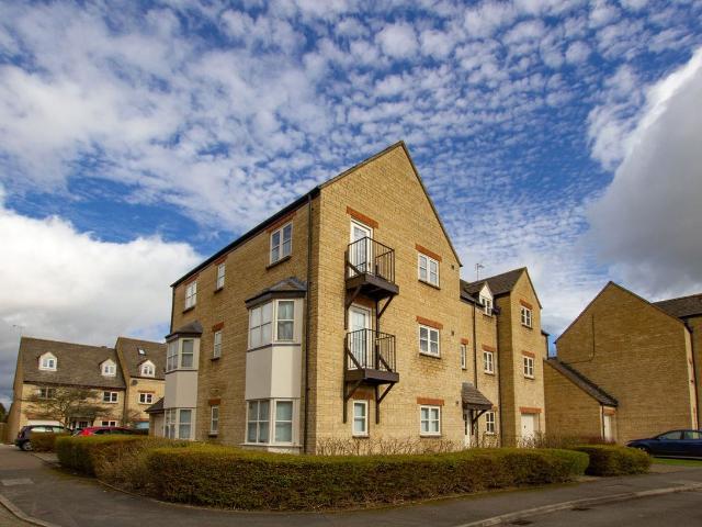 Waine Rush View, Witney, Oxfordshire OX28, 2 bed flat to rent, £1,300 pcm | PrimeLocation
