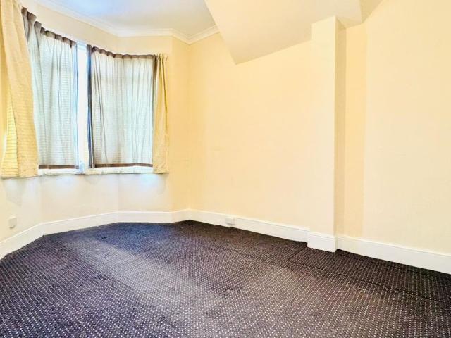 Wakefield Street E6, 2 bed flat to rent, £1,800 pcm | PrimeLocation