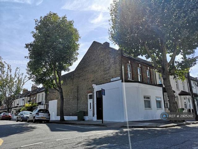 Wakefield Street, London, E6 3 bed flat to rent £2,150 pcm £496 pw