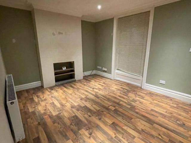 Wakefield Road HD5, 3 bed terraced house to rent, £950 pcm | PrimeLocation