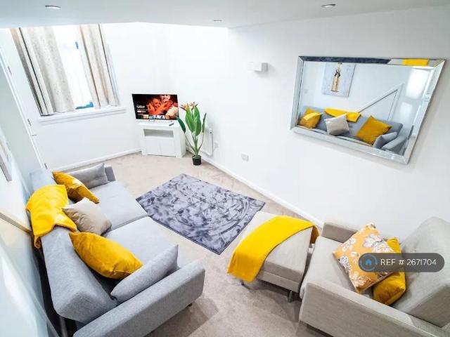 Wakefield Road, Huddersfield, HD5 1 bed flat to rent £1,000 pcm £231 pw