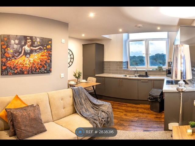 Wakefield Road, Huddersfield HD5, 2 bed flat to rent, £1,200 pcm | PrimeLocation