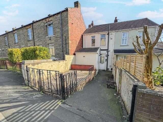 Wakefield Road, Ossett WF5, 3 bed property to rent, £1,000 pcm | PrimeLocation