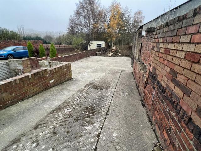 Wakefield Road, S71, Barnsley