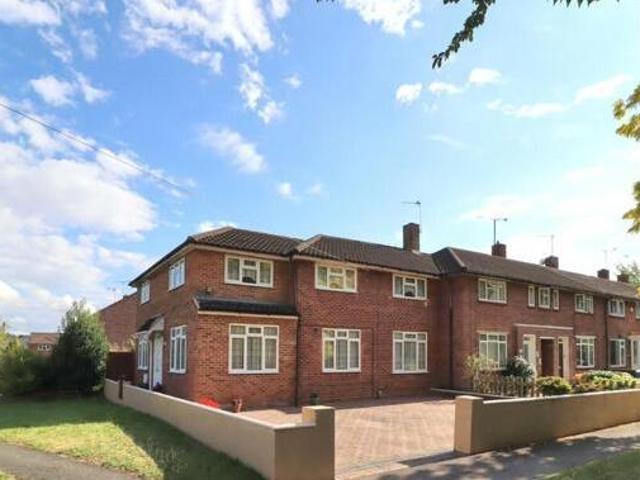 Wakehurst Path, Woking, 5 Bedroom End
