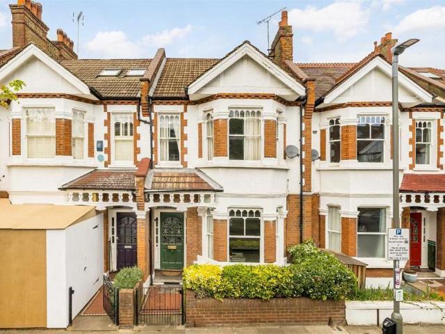 Wakehurst Road, London SW11 1 bed maisonette to rent £3,000 pcm £692 pw