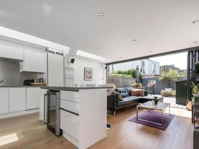 Wakeman Road, London, 2 Bedroom Apartment