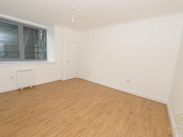 Wakering Road, Barking IG11, 1 bed flat to rent, £1,400 pcm | PrimeLocation