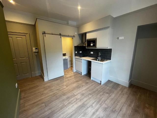 Walter Road, Swansea, 10 bed house to rent £6,750 pcm £1,558 pw