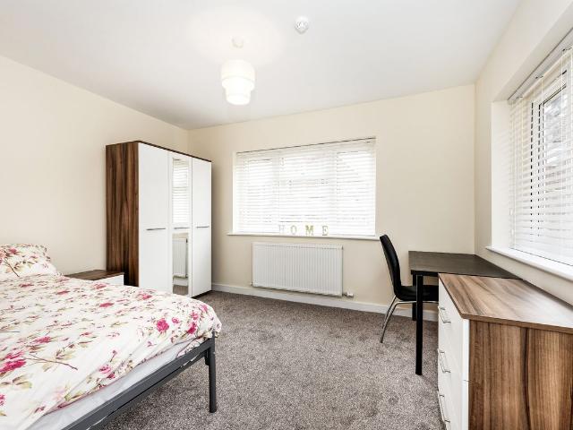 Waltham Avenue, Guildford GU2, 1 bed property to rent, £750 pcm | PrimeLocation
