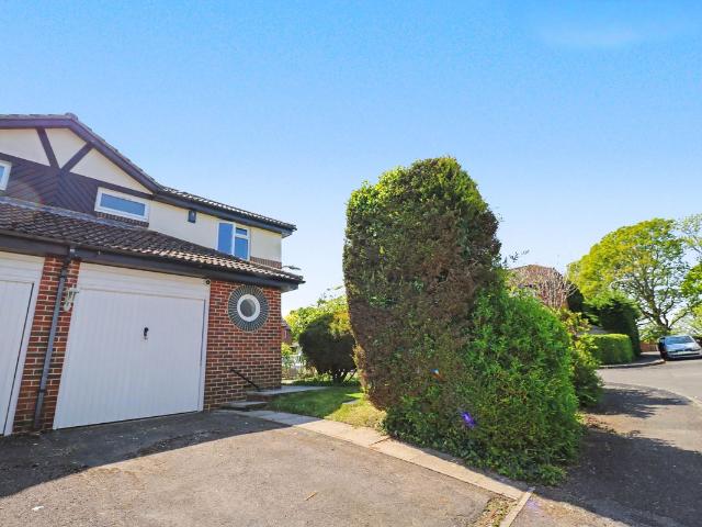 Waltham Chase, Bishops Waltham SO32, 2 bed semi detached house to rent, £1,250 pcm | PrimeLocation