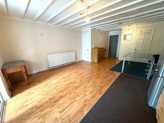Waltham Close, Nottingham, NG2