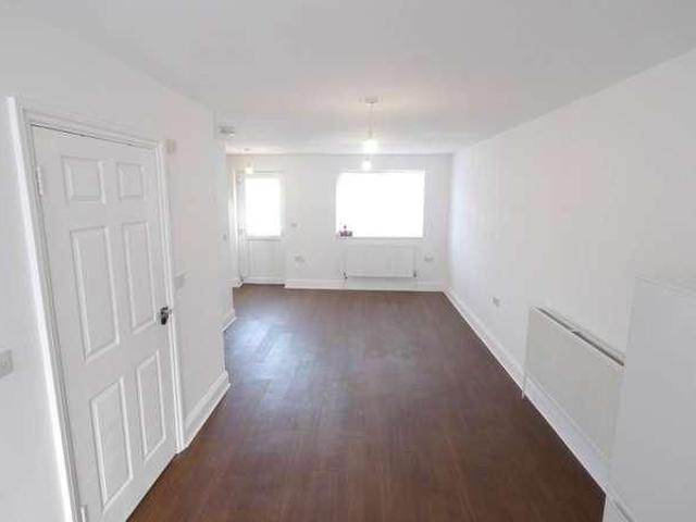 Waltham Cross, EN8