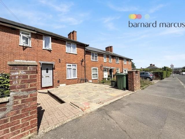 Waltham Road, CARSHALTON 3 bed house to rent £2,300 pcm £531 pw