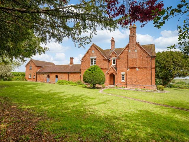 Waltham Road, Freeby, Melton Mowbray 5 bed detached house to rent £3,200 pcm £738 pw