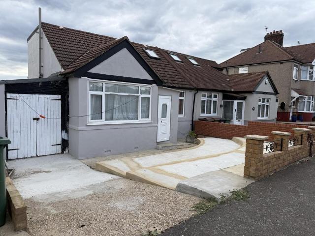 Waltham Way, LONDON E4 3 bed bungalow to rent £2,300 pcm £531 pw
