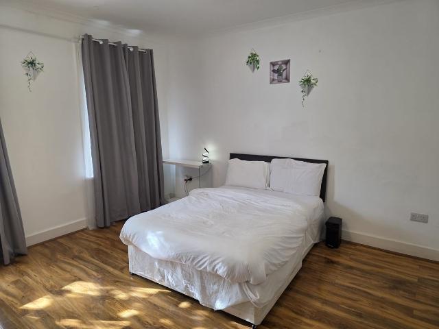 Walthamstow E17, Room to rent, £1,000 pcm | PrimeLocation