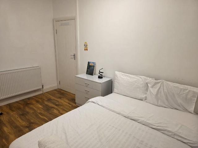 Walthamstow E17, Room to rent, £900 pcm | PrimeLocation