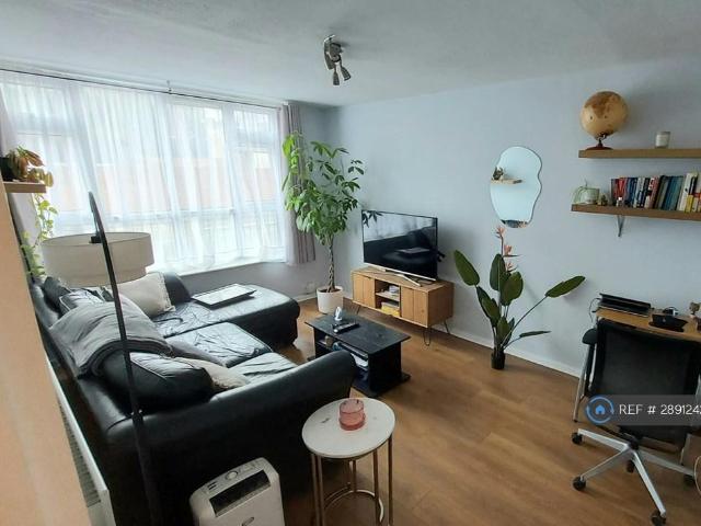 Walthamstow, London, E17 Studio to rent £1,600 pcm £369 pw