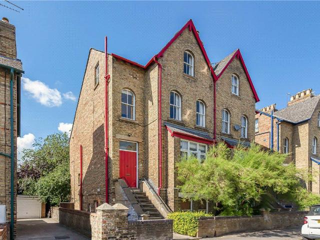 Walton Crescent, Oxford, Oxfordshire OX1, 2 bed flat to rent, £2,150 pcm | PrimeLocation