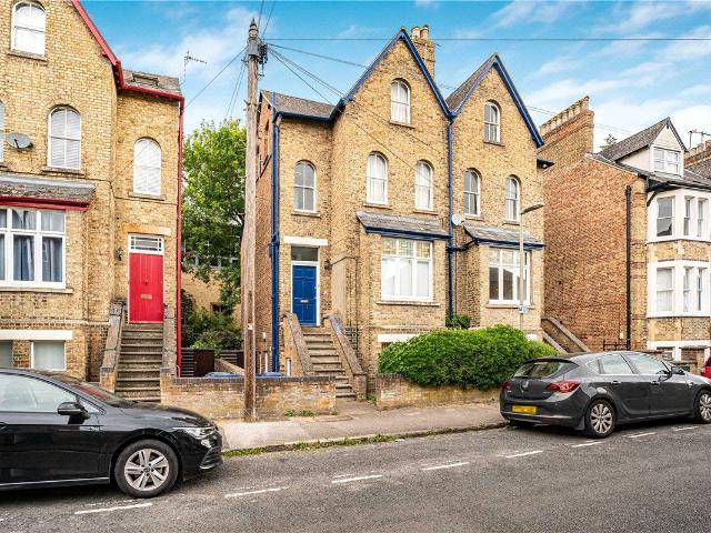Walton Crescent, Oxford, Oxfordshire OX1, 2 bed maisonette to rent, £2,250 pcm | PrimeLocation