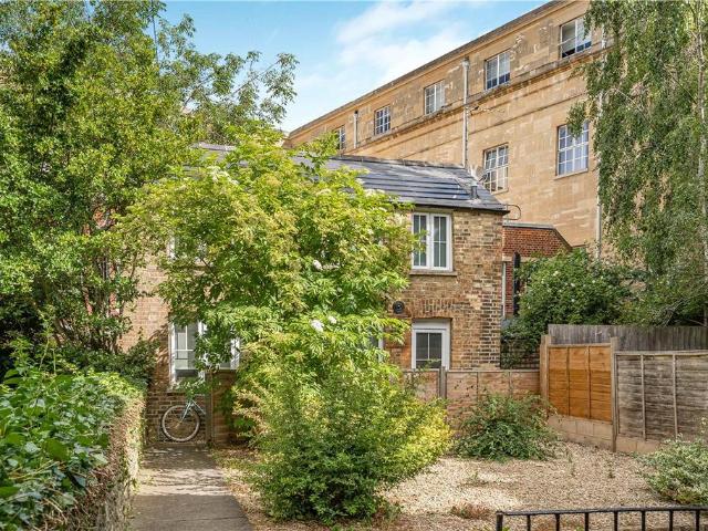 Walton Crescent, Oxford, Oxfordshire. 1 bed detached house to rent £1,875 pcm £433 pw