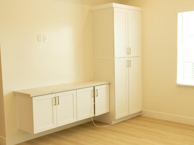 Walton Ave. 3 Bedroom Apartment for Rent at 2928 1/2 Walton Ave, Los Angeles, CA 90007 Congress North
