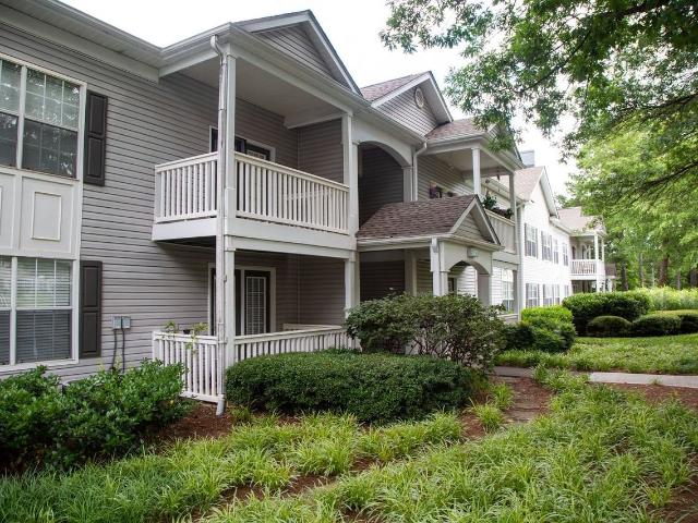 Walton Grove 3 Bedroom Apartment for Rent at 2550 Cumberland Blvd Se, Smyrna, GA 30080