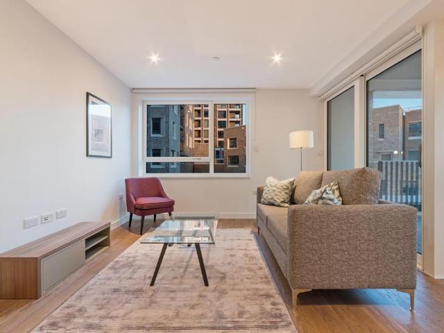 Walton Heights, 143 Walworth Road. 2 bed flat to rent £3,250 pcm £750 pw