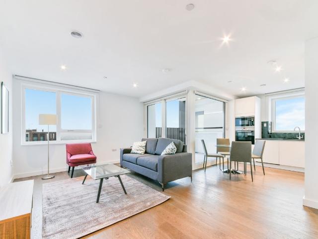 Walton Heights, 143 Walworth Road, Elephant & Castle, London SE17, 2 bed flat to rent, £3,163 pcm | PrimeLocation