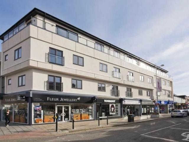 Walton On Thames, Surrey KT12, 2 bed flat to rent, £1,475 pcm | PrimeLocation