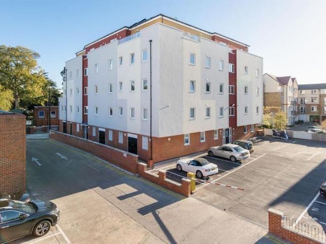 Walton On Thames, Surrey KT12, 2 bed flat to rent, £1,475 pcm | PrimeLocation
