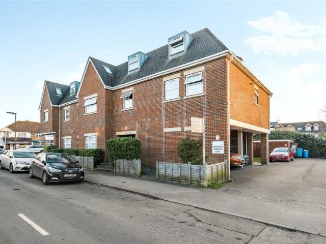 Walton On Thames, Surrey KT12, 2 bed flat to rent, £1,500 pcm | PrimeLocation
