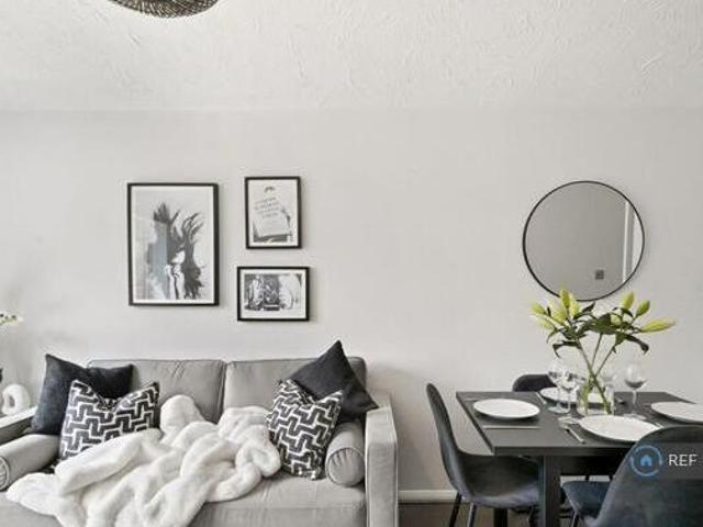 Walton Lodge, London, 1 Bedroom Flat