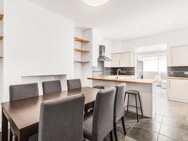 Walton Street, Oxford OX1, 3 bed flat to rent, £3,250 pcm | PrimeLocation