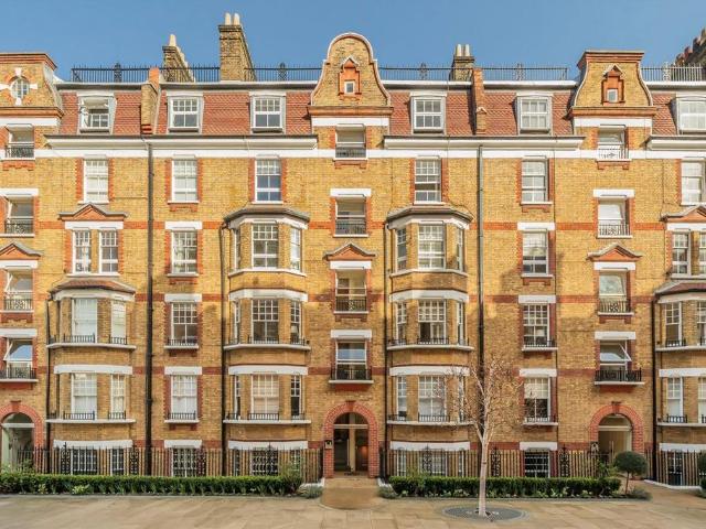 Walton Street, London SW3 2 bed flat to rent £3,497 pcm £807 pw