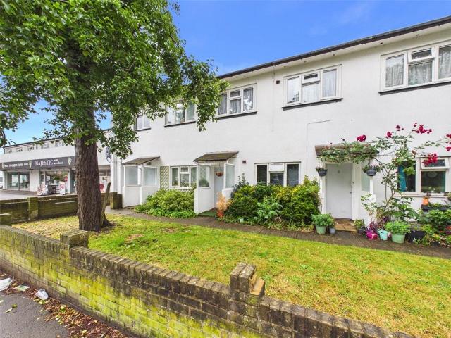 Walton Road, West Molesey 2 bed apartment to rent £1,495 pcm £345 pw