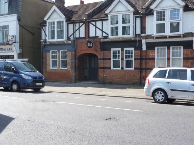 Walton Road, West Molesey KT8, 1 bed flat to rent, £1,100 pcm | PrimeLocation