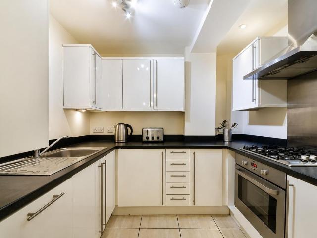 Walton Road, West Molesey KT8, 1 bed flat to rent, £1,400 pcm | PrimeLocation