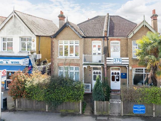 Walton Road, West Molesey KT8, 2 bed flat to rent, £1,650 pcm | PrimeLocation