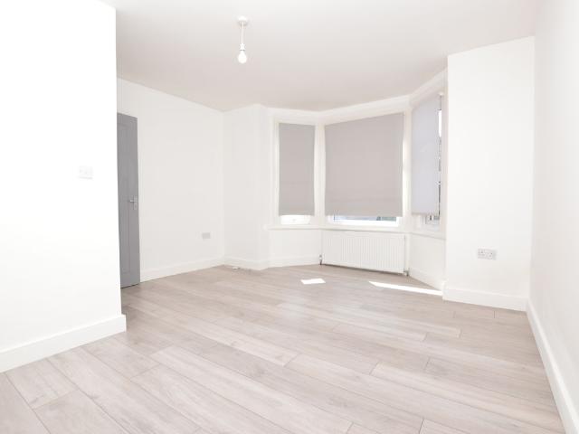 Walton Road, Woking, Surrey GU21, 2 bed flat to rent, £1,650 pcm | PrimeLocation